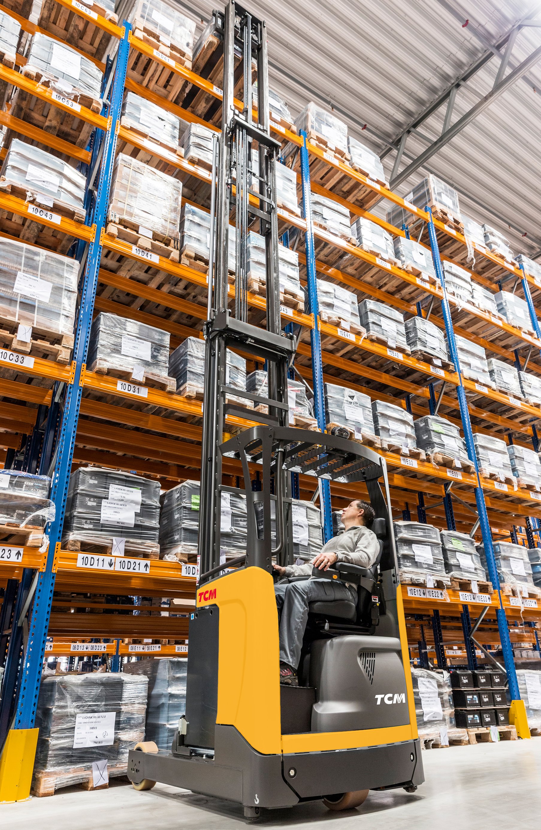 What is a Reach Truck? Essential Material Handling Equipment | TCM